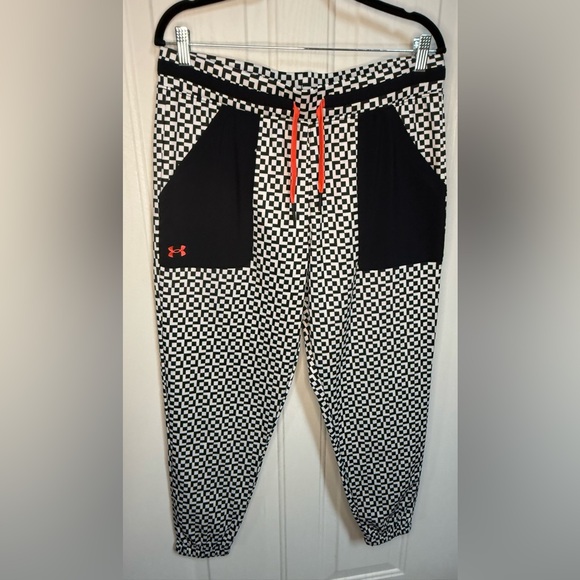 Under Armour | Pants & Jumpsuits | Under Armor Womens Black And White ...